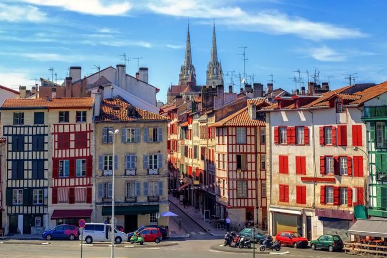 Self-guided tour of Bayonne | SmartGuide
