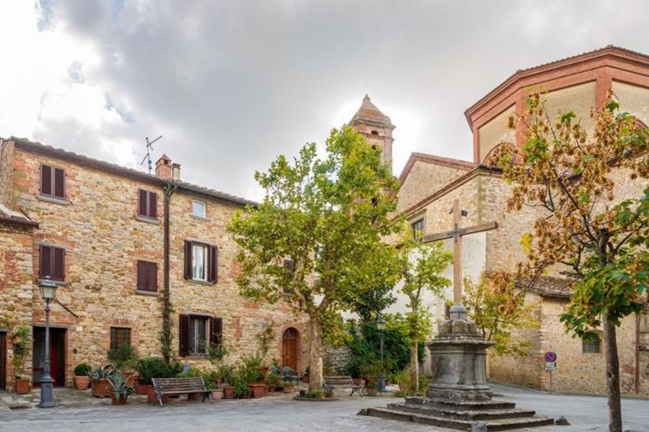 Self-guided tour of Lucignano | SmartGuide