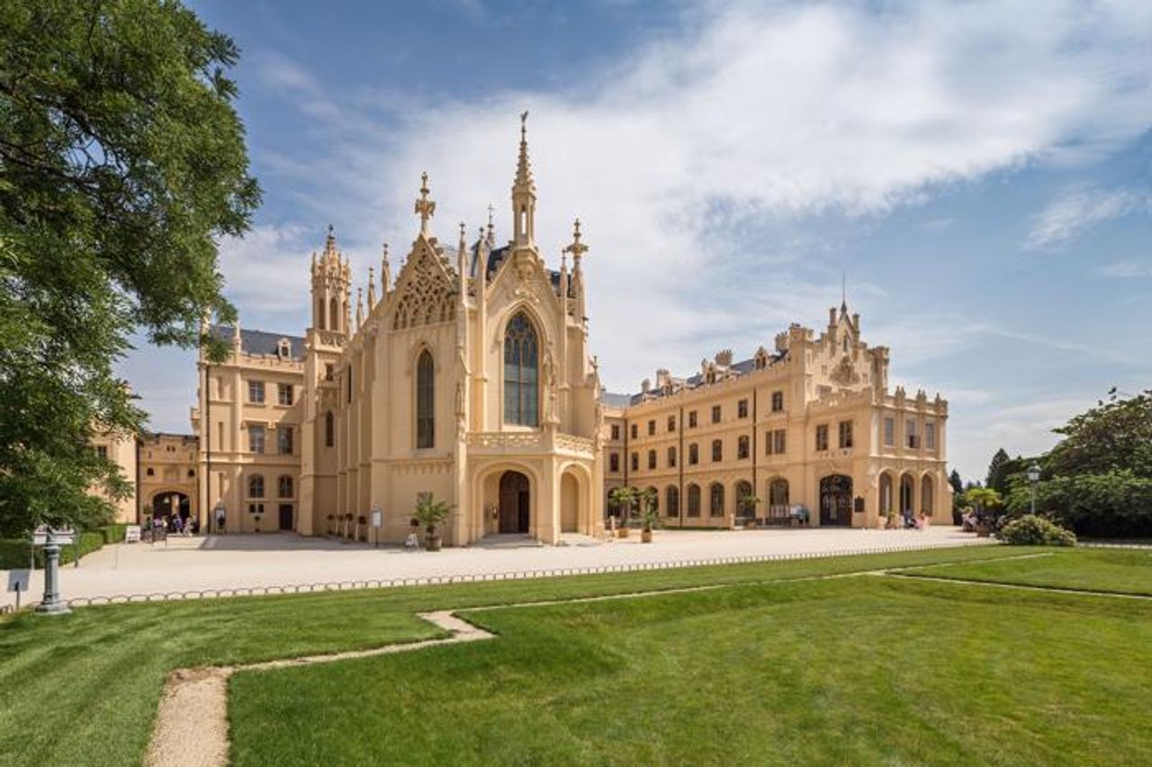 Self-guided tour of Lednice | SmartGuide