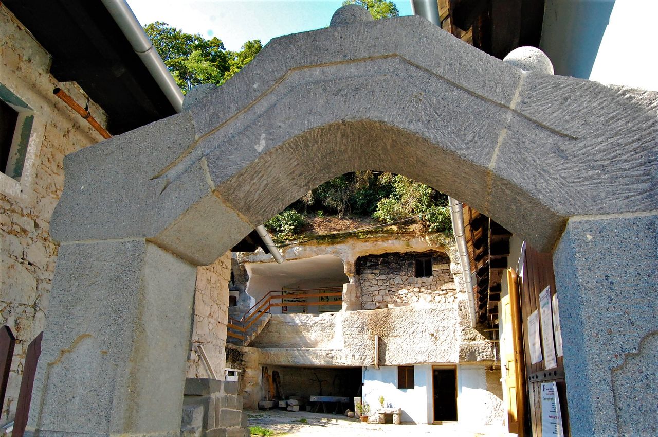 Self-guided tour of Brhlovce | SmartGuide