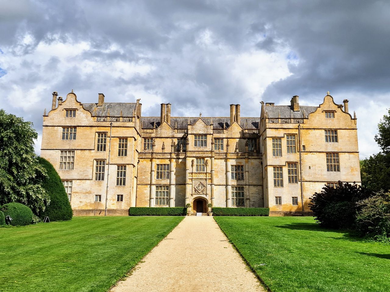 Self-guided tour of National-Trust-Montacute-House | SmartGuide