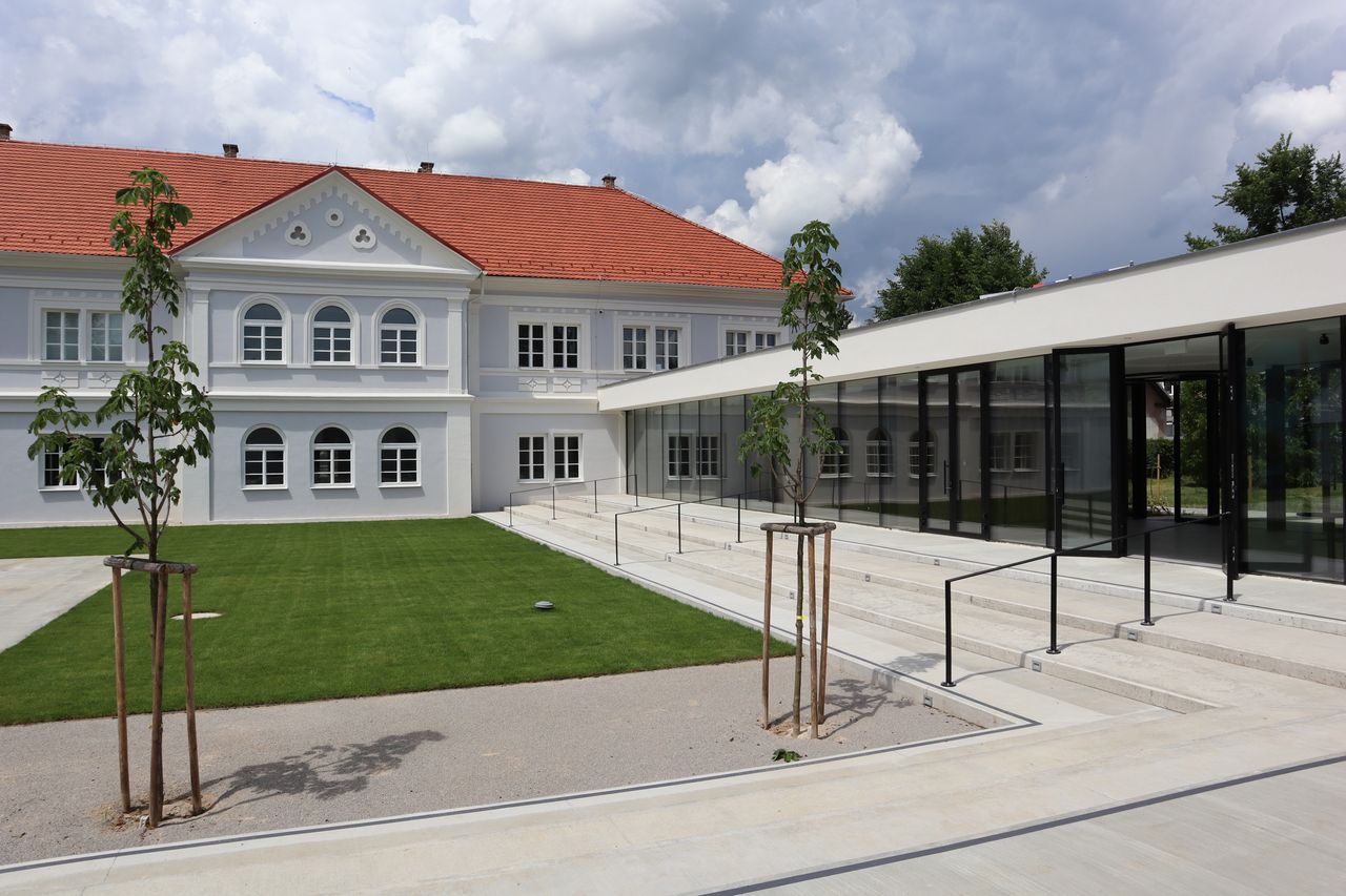 Self-guided tour of Muzeum-Litterra | SmartGuide