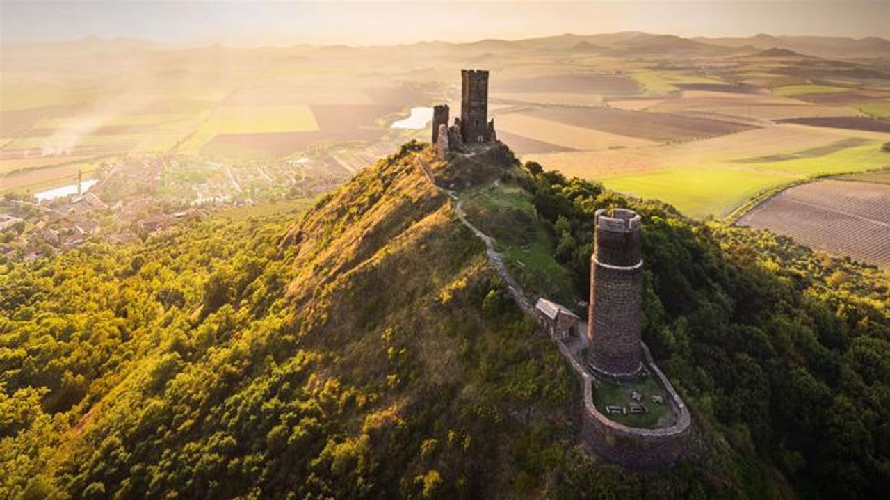 Self-guided tour of Hazmburk | SmartGuide