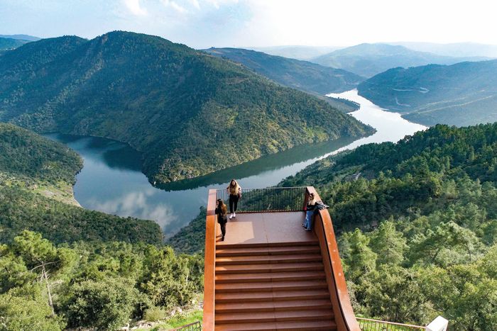 Self-guided tour of Alijo | SmartGuide